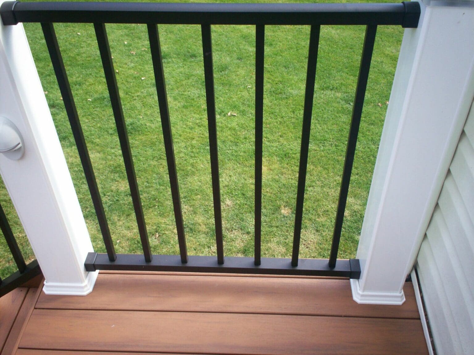 Why Use Aluminum for Deck Railing? | Stainless Cable Railing