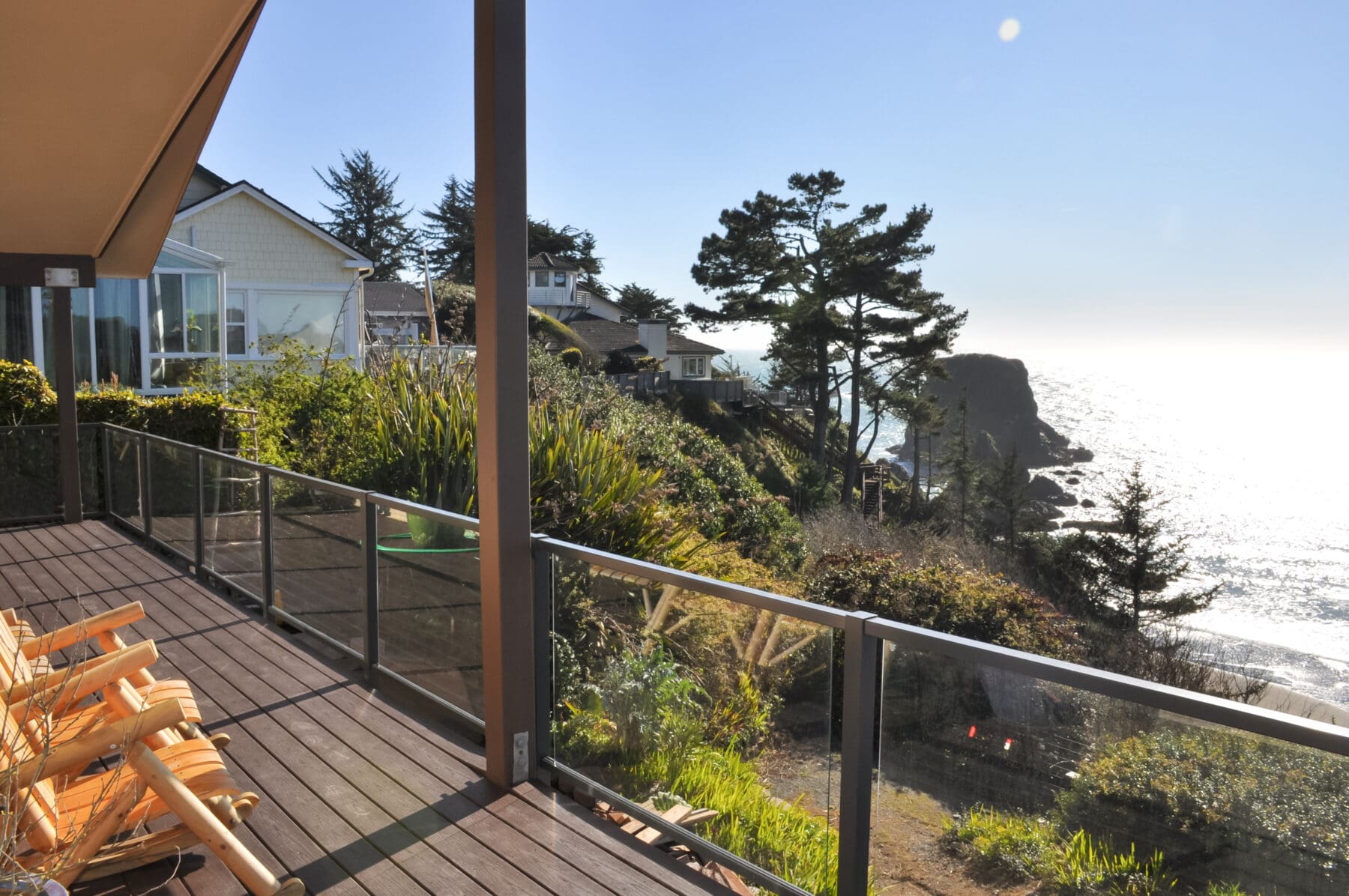 The Performance of Glass Railings Under Adverse Weather Conditions ...